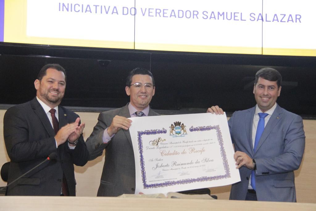 Samuel Salazar entrega título de Cidadão do Recife a Beto Silva por ...