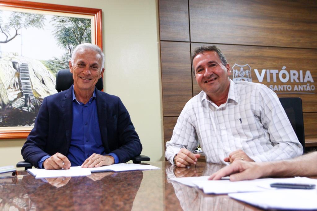 Prefeitura da Vitória doa terreno para ampliação da Dtel Telecom - FalaPE