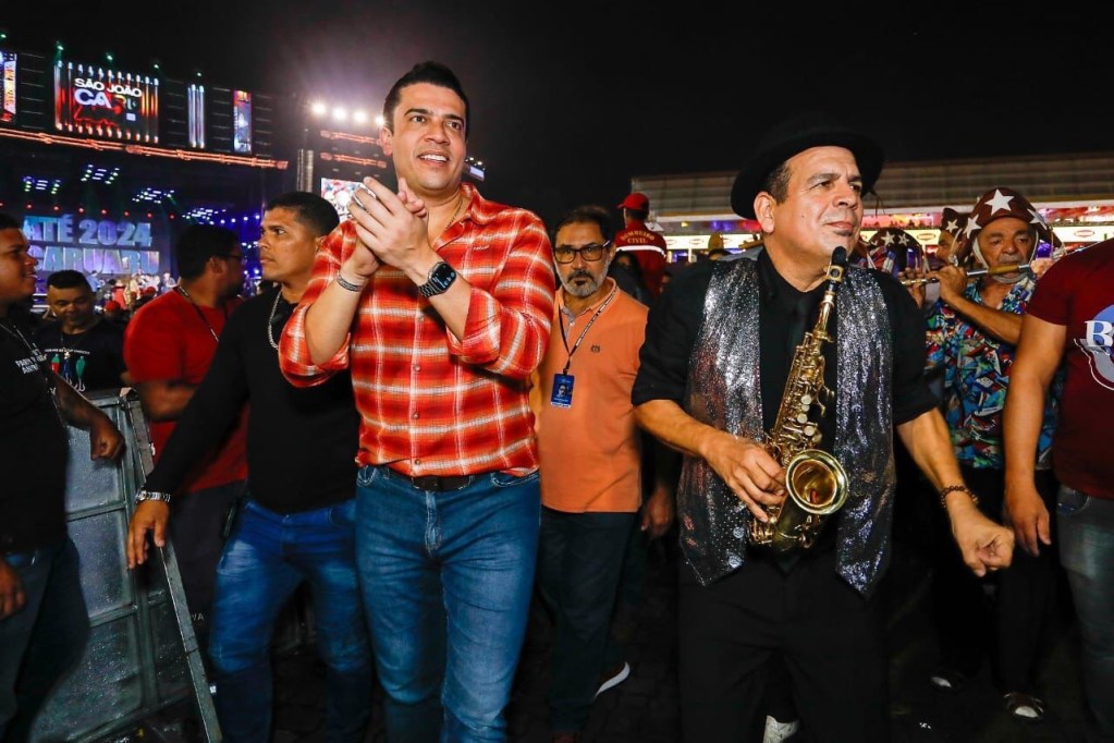 Rodrigo Pinheiro encerra o São João junto com o povo e artistas de ...