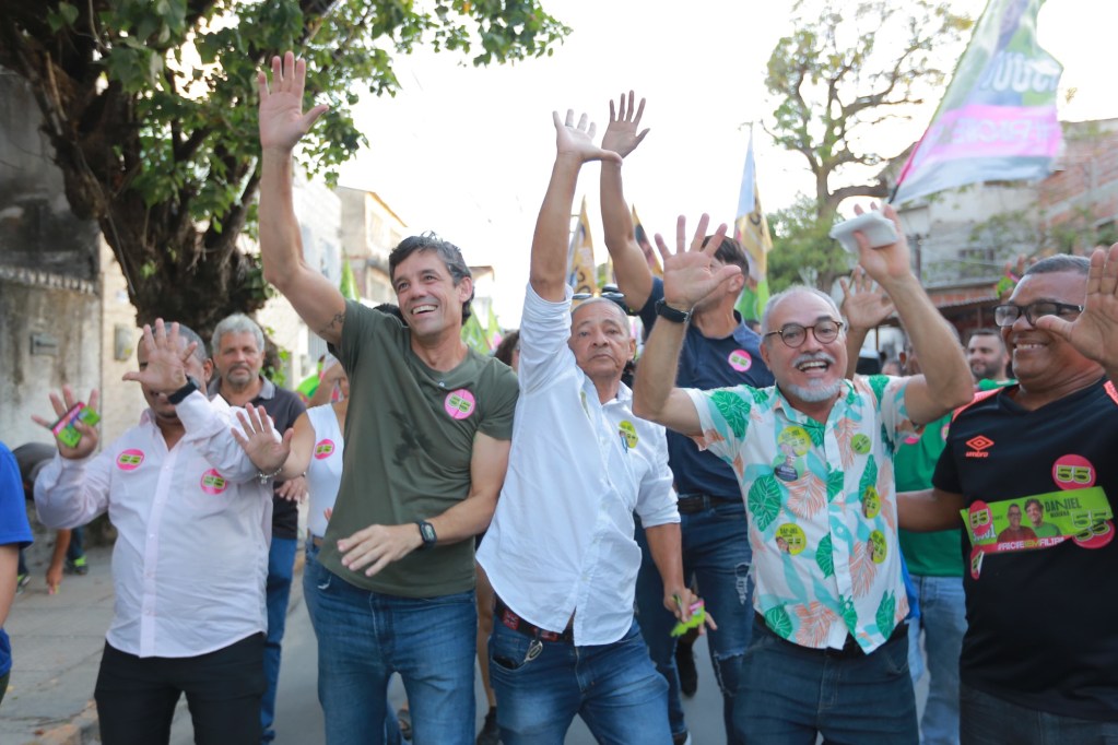 Daniel lota as ruas da comunidade do Bode e assume compromisso de R ...