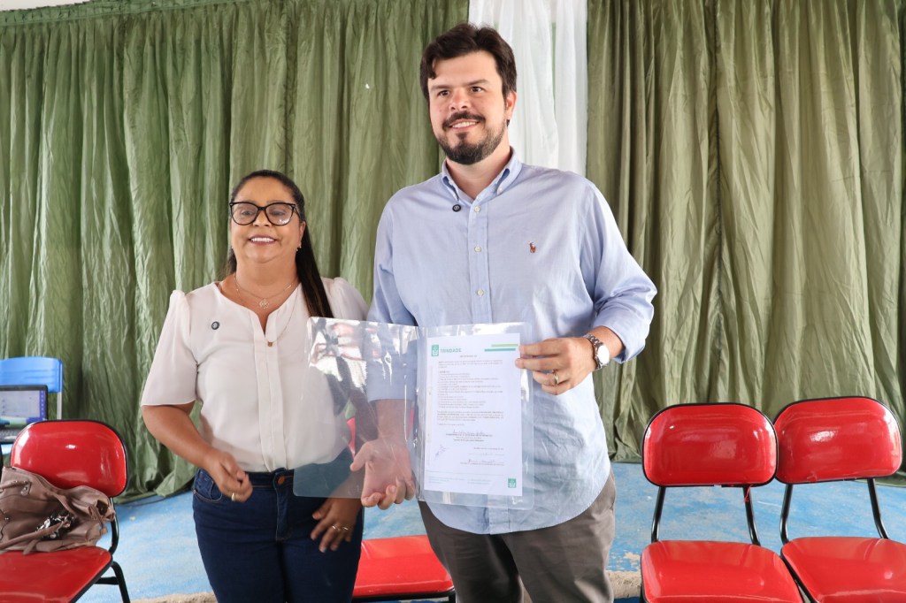 Trindade: Prefeita Helbe Rodrigues e deputado Fernando Filho entregam ...